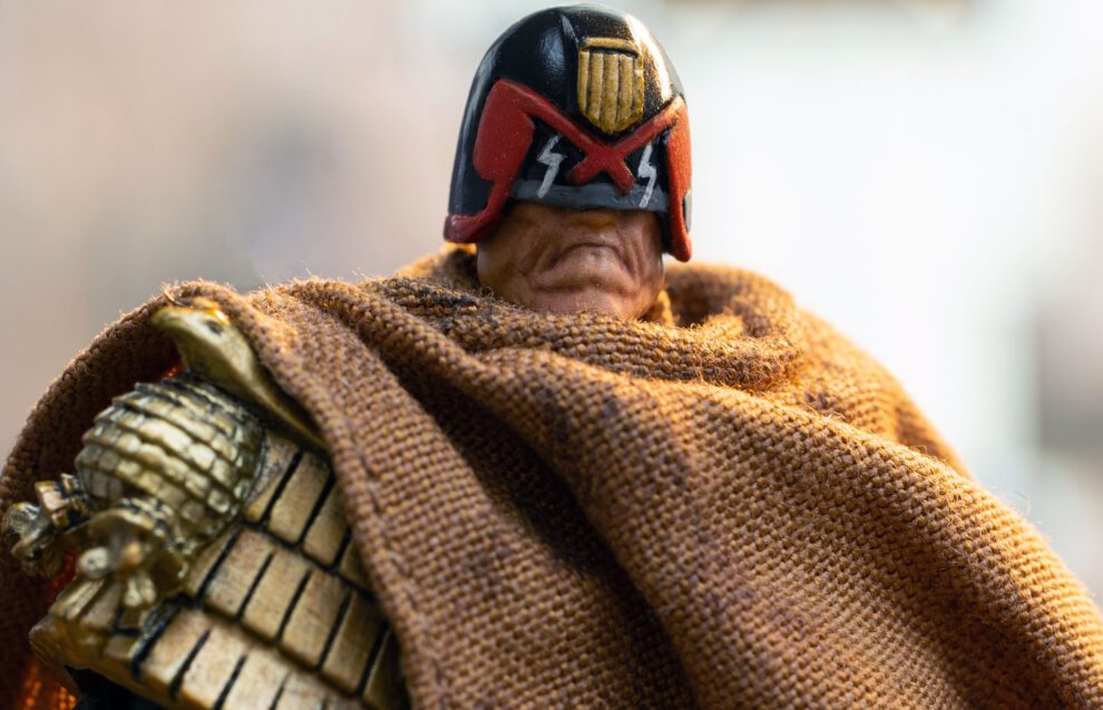 Take The Long Walk Into The Cursed Earth With The Latest Dredd Figure ...